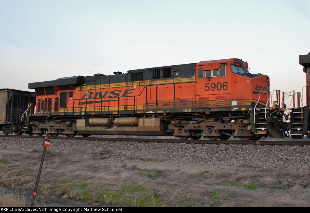 BNSF 5906